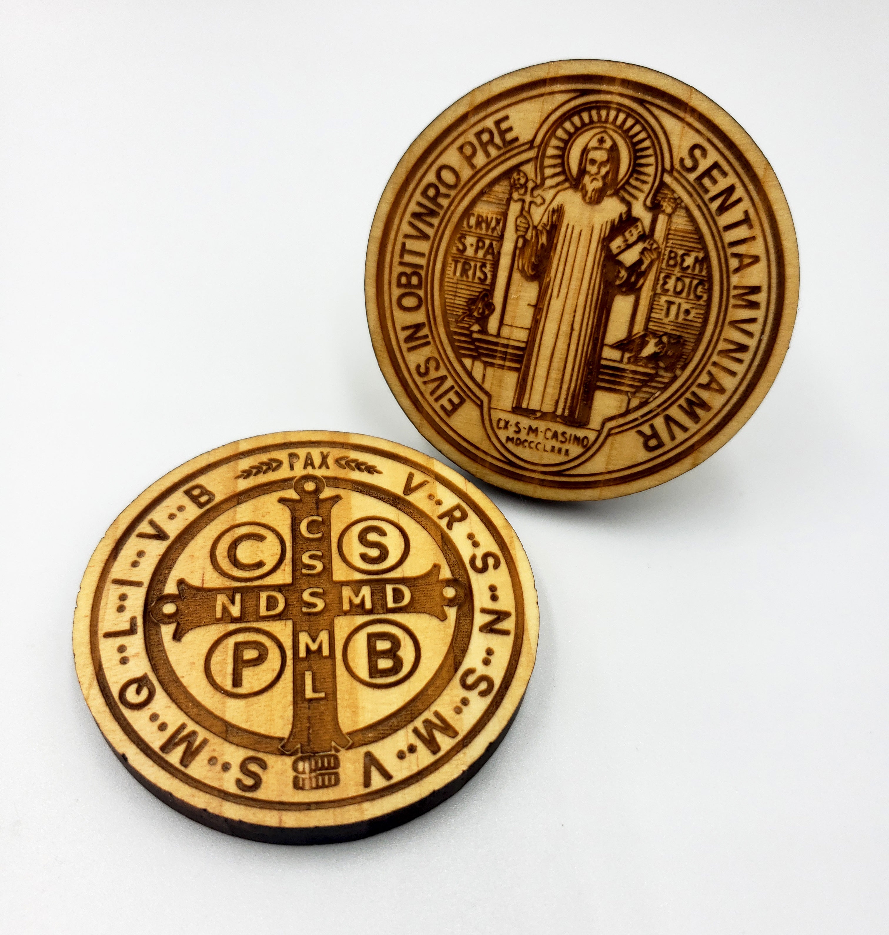 Pack 02 Medallas de San Benito de Madera – Viking Runic Store